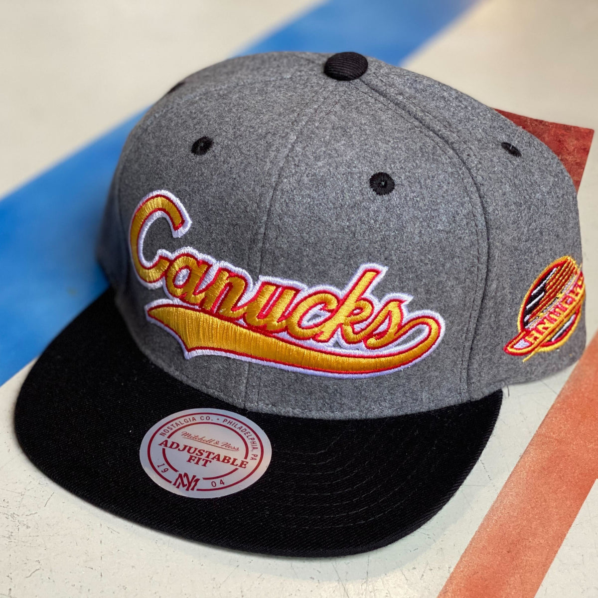 Vancouver Canucks NHL Mitchell & Ness Vintage Off-White Snapback Hat ...